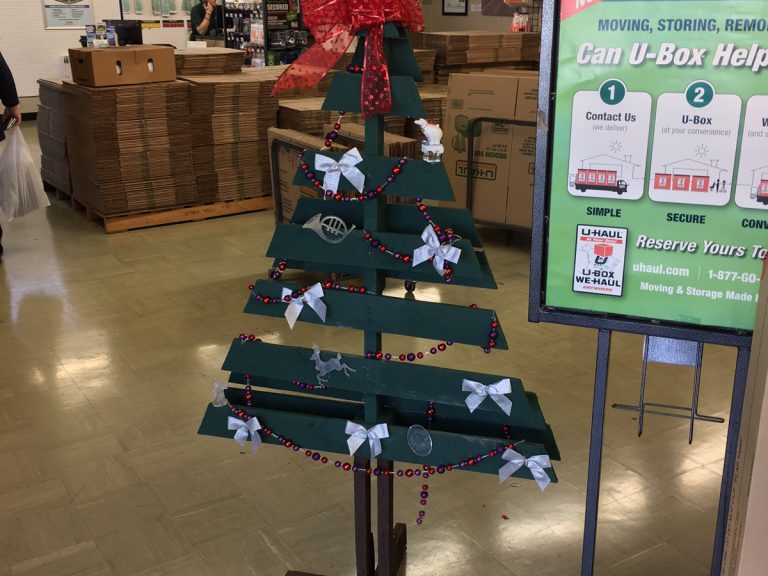 U-Haul Team Members Show Holiday Spirit with Do-It-Yourself ...