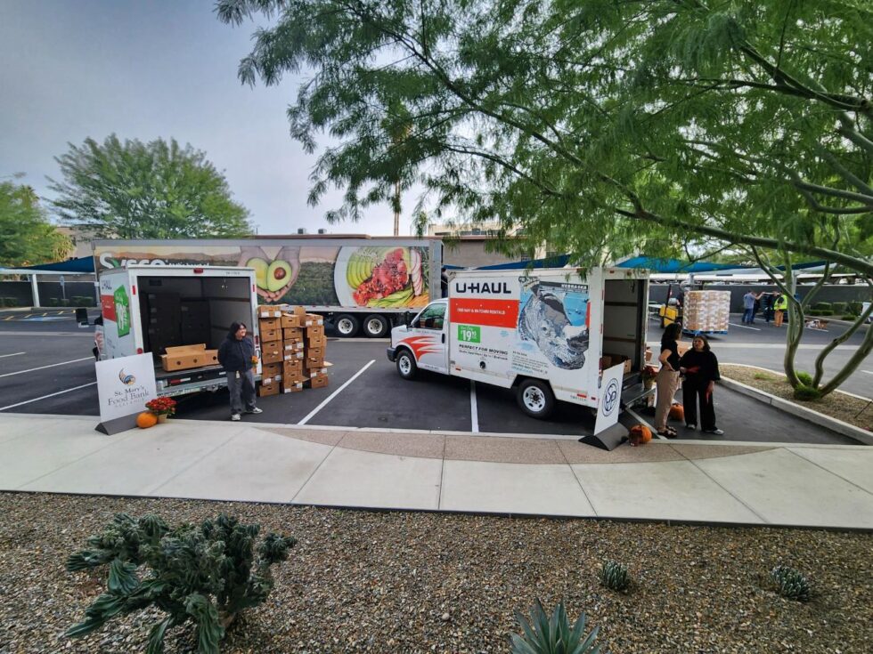 Team U-Haul Gifts 773 Thanksgiving Turkeys to Arizona Nonprofits | My U ...